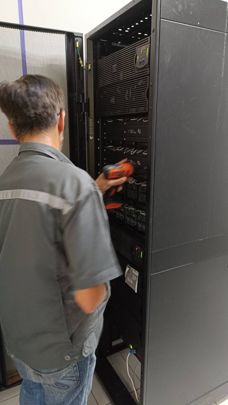 เปลี่ยนแบตเตอรี่ UPS APC BR1500GI - Plantdigi